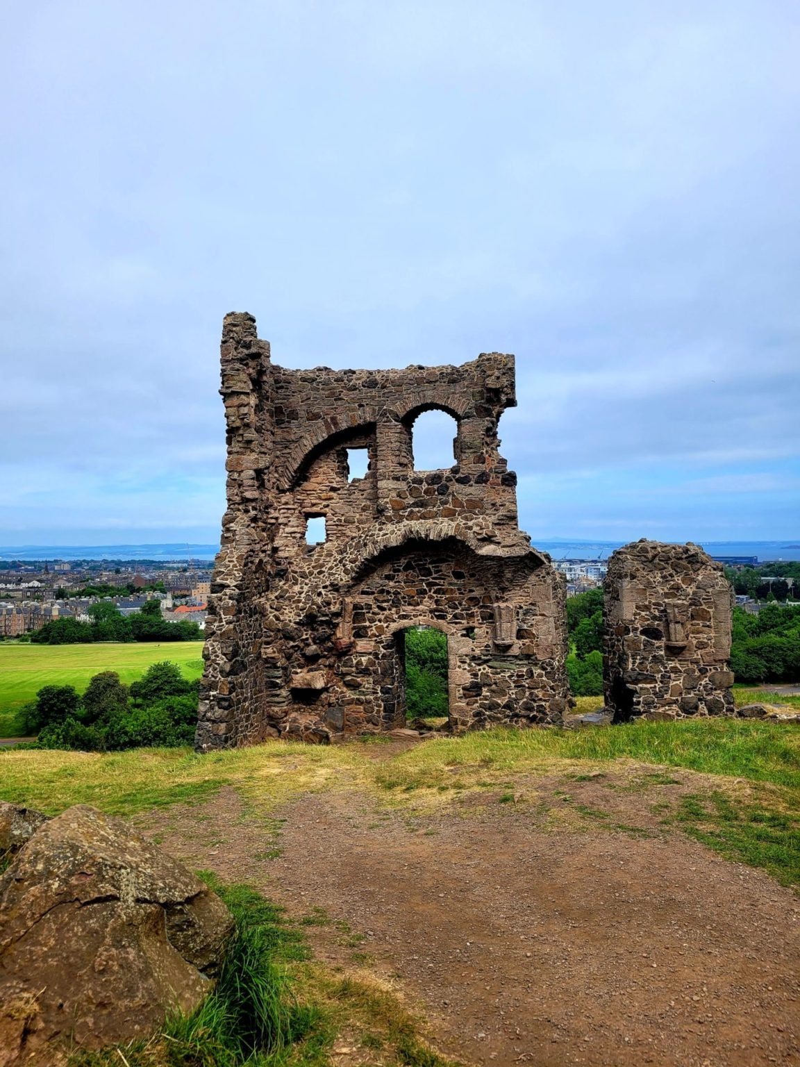 12hrs of Scenic Walking through Edinburgh - BUILD & BOARD TRAVEL