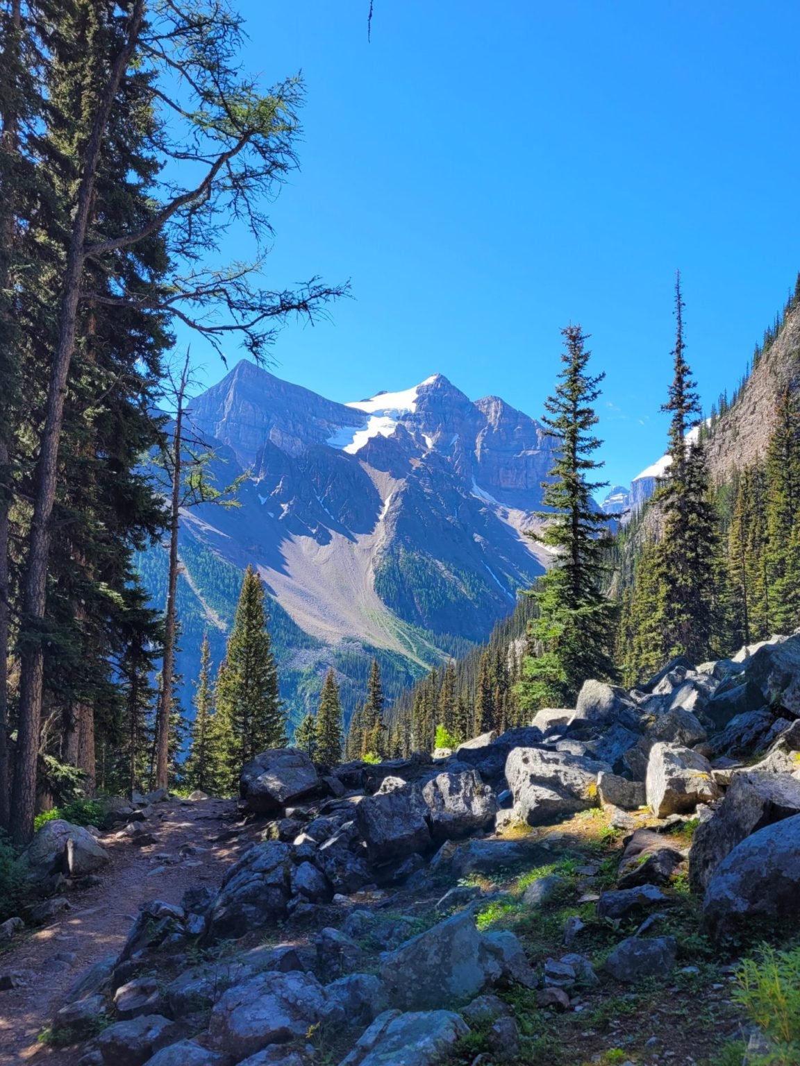 Lake Agnes Tea House Hike Guide - BUILD & BOARD TRAVEL