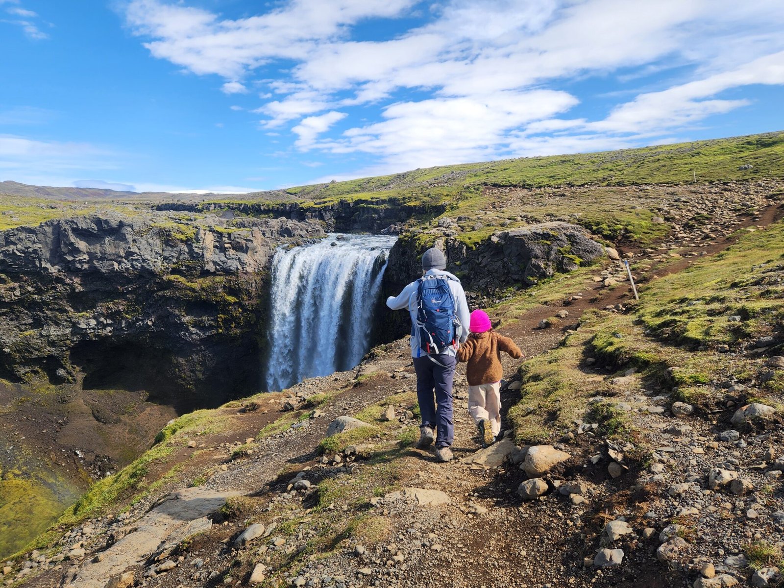 Hiking Skógafoss (via Fimmvörðuháls Trail)