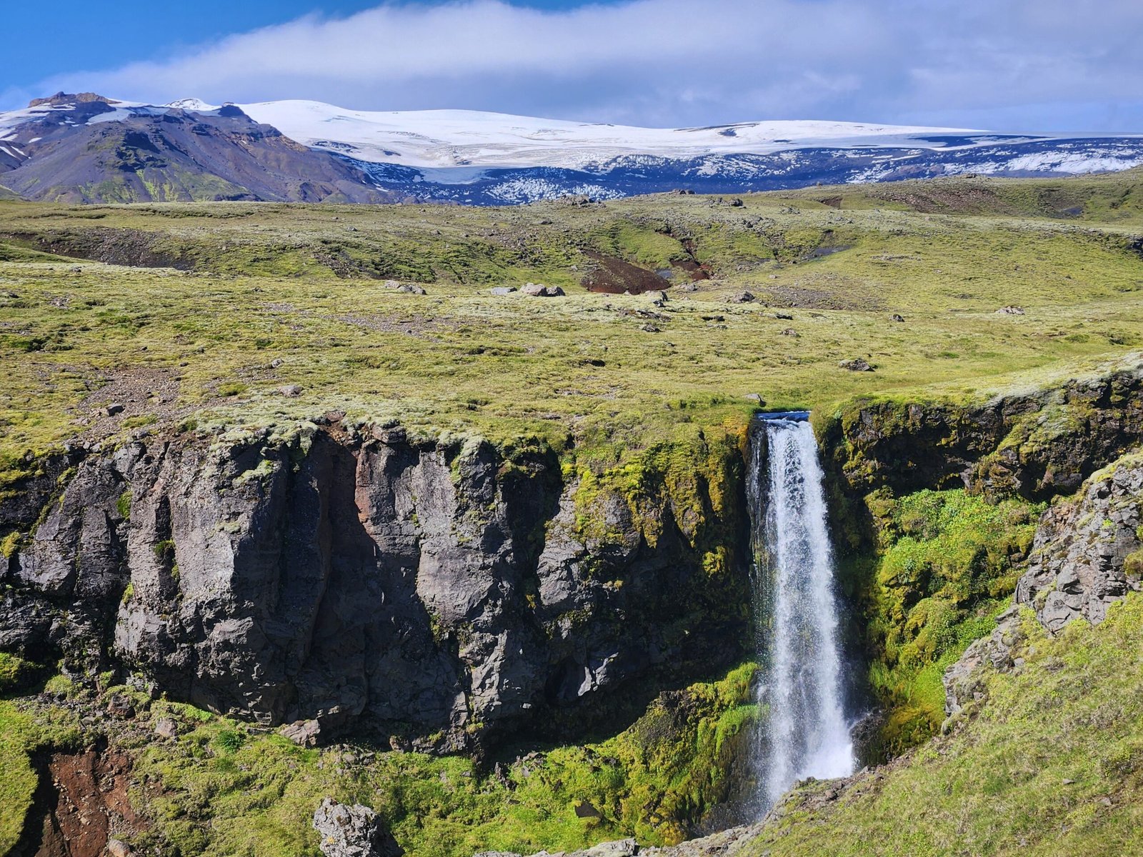 Hiking Skógafoss (via Fimmvörðuháls Trail)